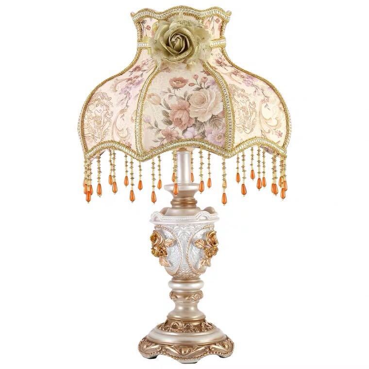 【商品仕様】個口数：1 （〜40Wまで対応）E26白熱球、電球型蛍光灯、LED電球使用可能使用電球：1個（※電球は付属しておりません）商品外寸：幅約35 ×高さ約53 (cm)※サイズの誤差は多少発生します。ご了承下さい。お客様のご覧になっ...