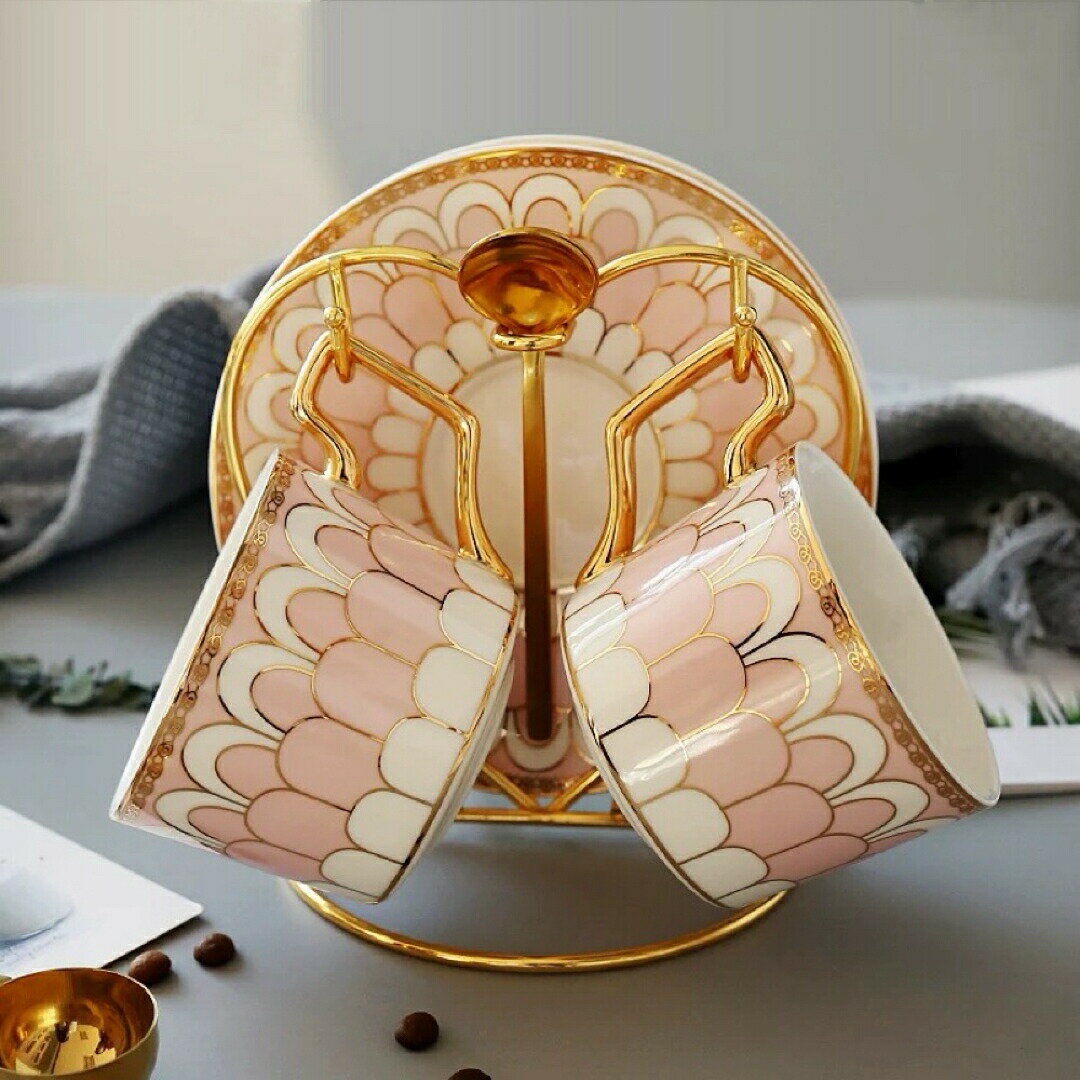 商品説明材質:陶器セット内容:カップ＆ソーサー2客（200?ml?）スプーンx?2点カップランクx?1点☆☆★★★★★★★★★★★★★☆☆◆お客様のご覧になっているモニター等により多少色が異なる場合がございます。あらかじめご了承ください。◆...