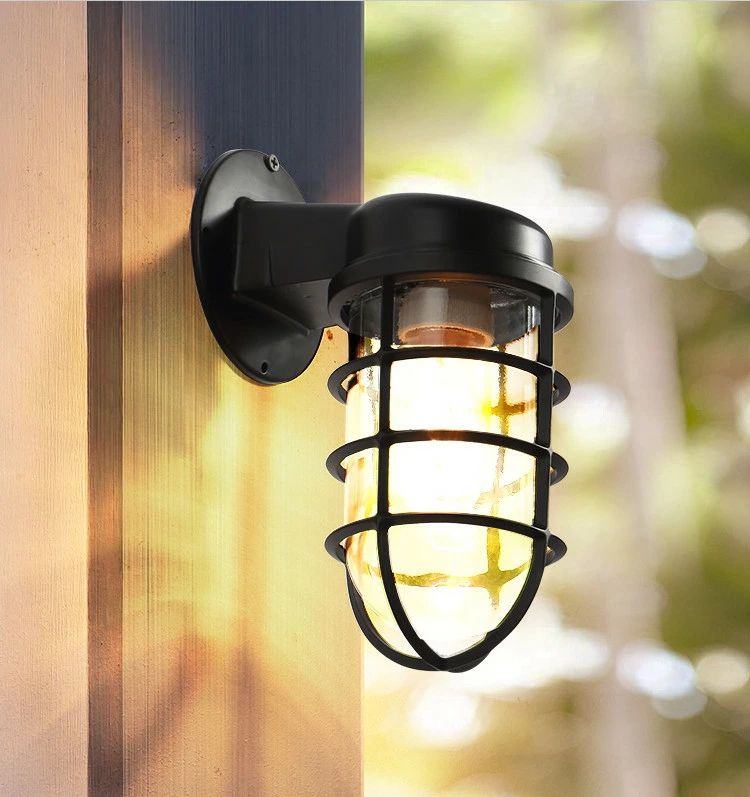 材質：アイアン製、ガラス寸法:H24cm*D15m*W10cm光源:電球1個　E26口金使用場所例：室内照明、防雨 外灯、カフェー 寝室 階段 玄関…設置方法：電源直結タイプです、裏側に電線の結線がございます,取付は電線接続が必要なので、専...