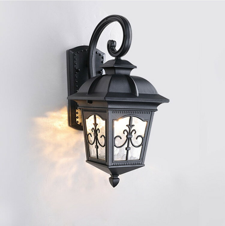 サイズ：H42cm*W17cm*D26cm素材：アルミ ガラス電球付属：電球1個　E26口金主な仕様： 防雨型 エクステリアライト 屋外照明 外灯 門柱灯 庭園灯 玄関灯 廊下取付方法： 電源直結タイプです、裏側に電線の結線がございます,取...