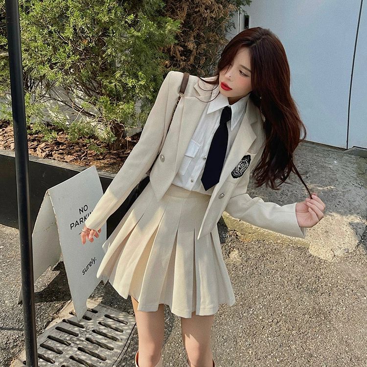 手洗いもしくは、ネット使用の洗濯機洗い（ソフトコース）をお勧めします。縫製品につき、生地を織る際の糸の継ぎ目や多少のほつれ、糸が出る、シワ・折り目、製造時の汚れ・シミ（洗濯にて除去可能な汚れがあります。）生地によっては摩擦（特に湿った状態で...