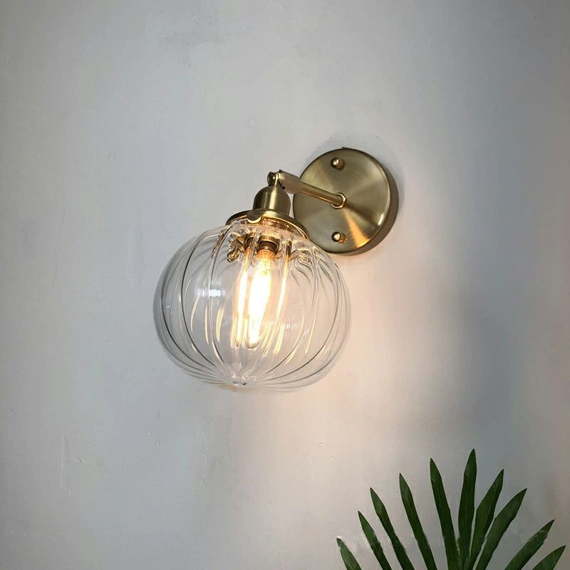 材質：アイアン製、ガラス寸法：高約17cm横約13cm電球サービス:電球1個　E14口金使用場所例：室内照明、インテリア、寝室 玄関　食卓用 居間用 カフェー ダイニング リビング取り付けにつきまして、電源直結タイプです、裏側に電線の結線が...