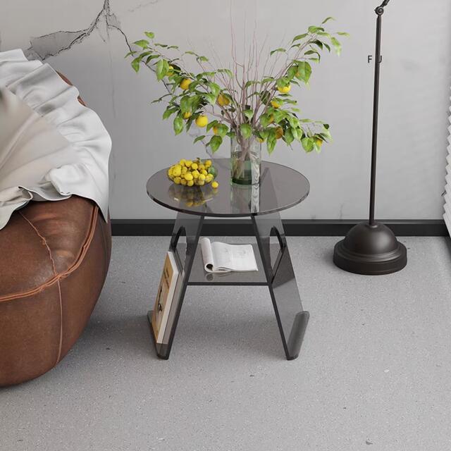 商品説明ガラスより軽くて丈夫な高級感のあるアクリル素材を使用しました。透明感が上質で高級感のある雰囲気に引き立てます。お部屋を広く感じさせてくれます。本体寸法：幅45?x?奥行45?×高さ46cm商品状態：新品カラー：写真通り材質：アクリル...