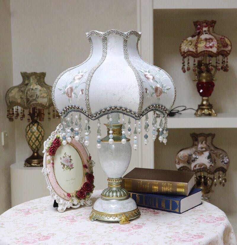 個口数：1 （〜40Wまで対応）E26白熱球、電球型蛍光灯、LED電球使用可能使用電球：1個（※電球は付属しておりません）商品外寸：幅約39×高さ約55(cm)※サイズの誤差は多少発生します。ご了承下さい。注意事項1、ご利用のPC環境により...