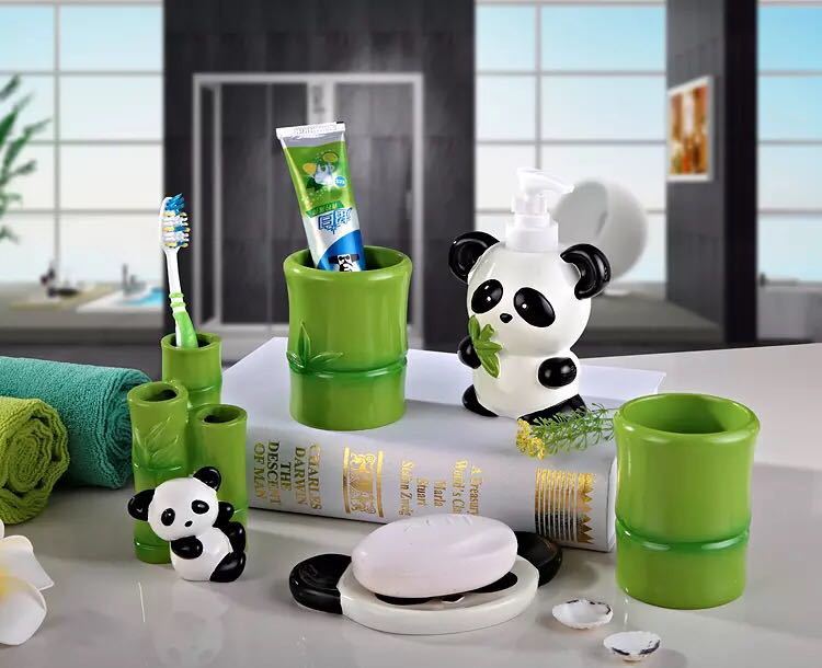 高級感のある落ち着いたデザインのサニタリーセット5点です。滅多にないお洒落な一品です。洗面所やバスルームがとってもオシャレになりますよ＜セット内容＞ディスペンサーx1点歯ブラシスタンドx1点石鹸置きx1点カップx2点材質:安全樹脂在庫は日々...