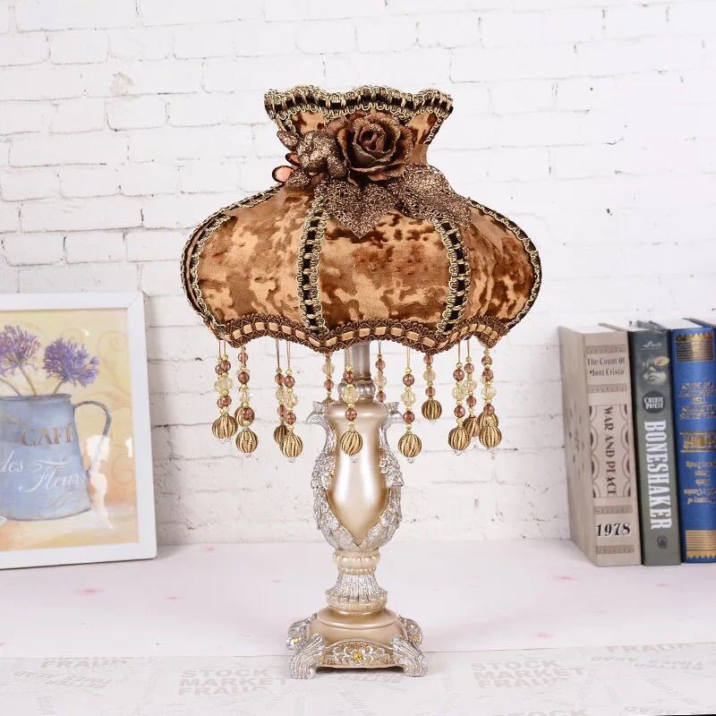 【商品仕様】 ■個口数：1 （?40Wまで対応） ■E26白熱球、電球型蛍光灯、LED電球使用可能 ■使用電球：1個（※電球は付属しております） ■商品外寸：幅約30×高さ約53(cm) ※サイズの誤差は多少発生します。ご了承下さい。 購入...