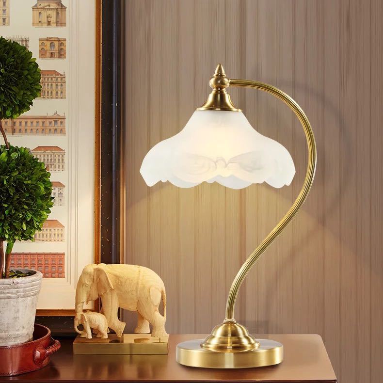 【商品仕様】■個口数：1 （〜40Wまで対応）■E26白熱球、電球型蛍光灯、LED電球使用可能■使用電球：1個（※電球は付属しておりません）■商品外寸：幅約23 x 高さ約42 (cm)※サイズの誤差は多少発生します。ご了承下さい。★購入後...