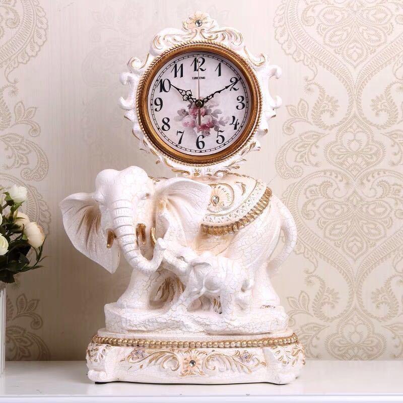 品格のある空間をお求めの方にお薦めします。 結婚、新築のお祝いにも最高デ?ス ヨーロッパ風スタイルの重厚さとクラシックさが感じられる洗練されて製作された置時計です。 豪華で独特なに仕上げ、個性のある空間を演出したい方におすすめのポインアイテ...