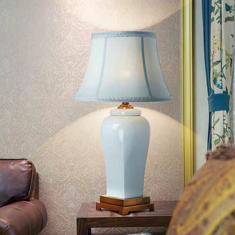 【商品仕様】■個口数：1 （?40Wまで対応）■E26白熱球、電球型蛍光灯、LED電球使用可能■使用電球：1個（※電球は付属しておりません）■商品外寸：幅約40 x 高さ約71 (cm)※サイズの誤差は多少発生します。ご了承下さい。購入後の...