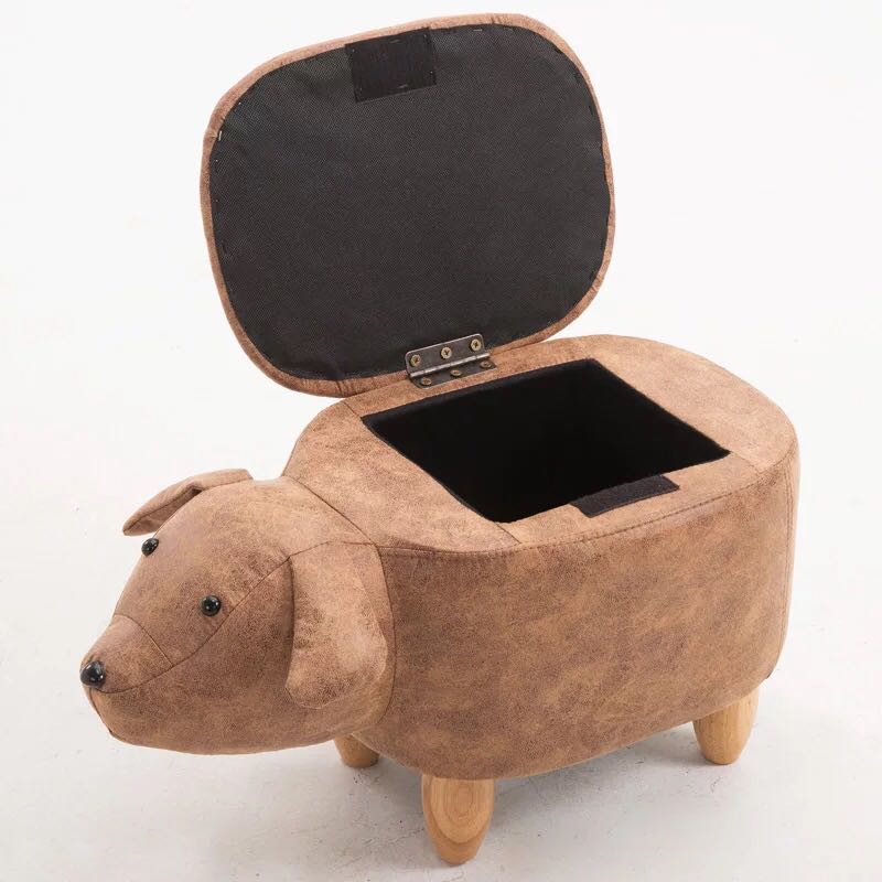 脚には床を傷つけないように保護フェルを施しているので、どこでも気軽に使えます。サイズ：63x36x33cm※ 手作りにつき多少の個体差が発生することがあります。色：写真1素材: PU皮革、木備考：脚部のみ取り付け在庫は日々変動しておりますの...