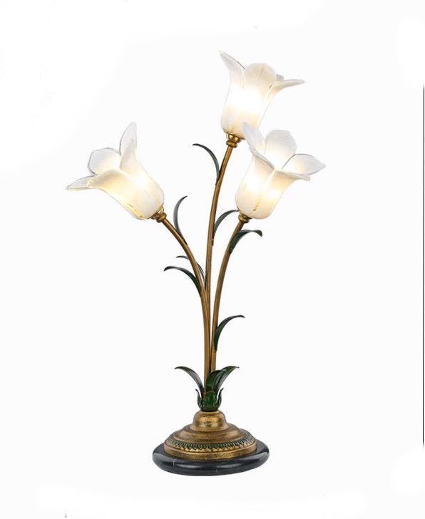 【商品仕様】■個口数：1 （?40Wまで対応）■E14白熱球、電球型蛍光灯、LED電球使用可能■使用電球：3個（※電球は付属しておりません）■商品外寸：幅約40 × 高さ約65 (cm)※サイズの誤差は多少発生します。ご了承下さい。購入後の...