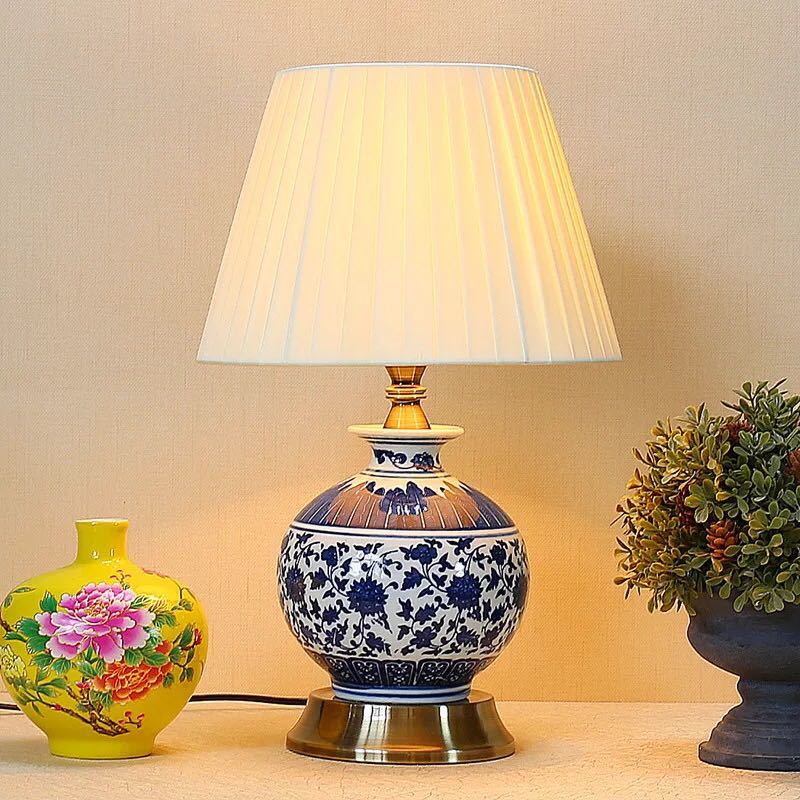 【商品仕様】■個口数：1 （?60 Wまで対応）■E26白熱球、電球型蛍光灯、LED電球使用可能■使用電球：1個（※電球は付属しておりません）【商品サイズ（単位約cm）】■商品外寸：幅約26 x 高さ約42 (cm)※サイズの誤差は多少発生...