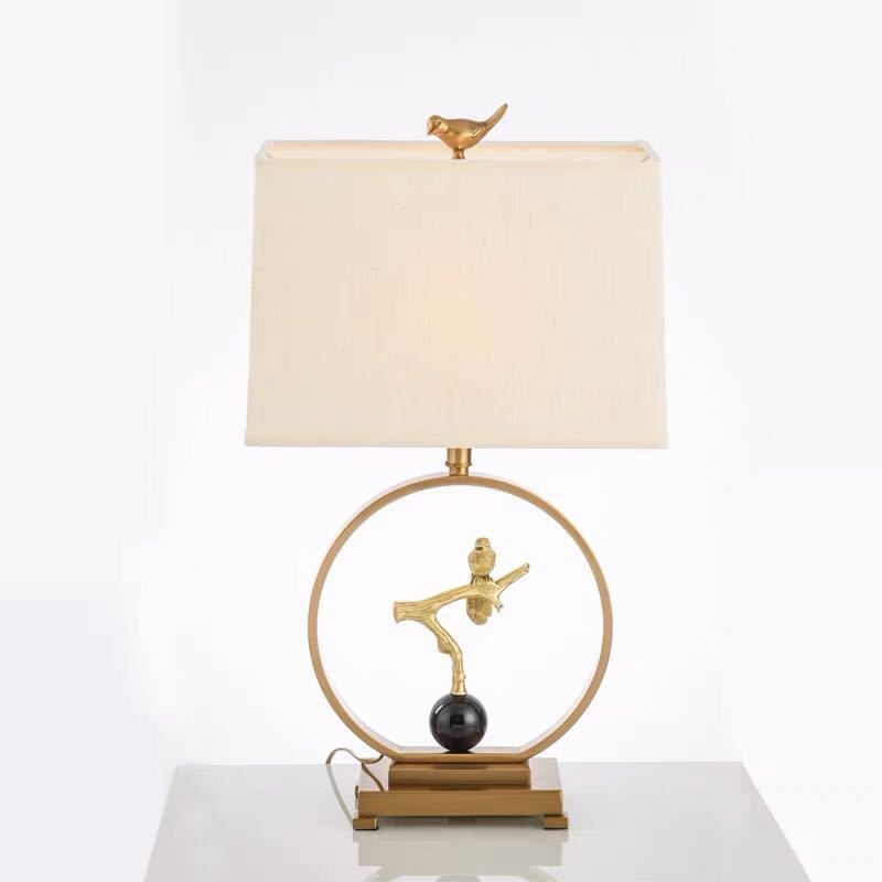 【商品仕様】■個口数：1 （?40Wまで対応）■E26白熱球、電球型蛍光灯、LED電球使用可能■使用電球：1個（※電球は付属しておりません）■商品外寸：幅約40 x 高さ約70（cm)※サイズの誤差は多少発生します。ご了承下さい。在庫は日々...