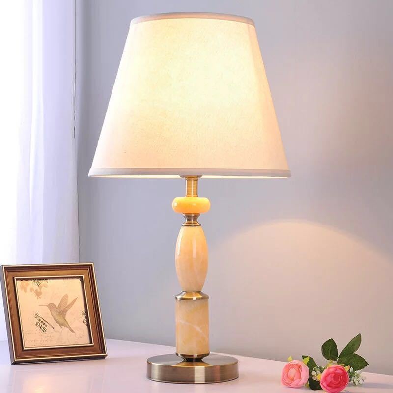 【商品仕様】■個口数：1 （?40Wまで対応）■E26白熱球、電球型蛍光灯、LED電球使用可能■使用電球：1個（※電球は付属しておりません）■商品外寸：幅約30×高さ約56 (cm)※サイズの誤差は多少発生します。ご了承下さい。在庫は日々変...