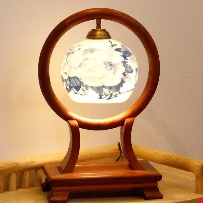 【商品仕様】■個口数：1 （?40Wまで対応）■E26白熱球、電球型蛍光灯、LED電球使用可能■使用電球：1個（※電球は付属しておりません）【商品サイズ（単位約cm）】■商品外寸：幅約28 x 高さ約47 (cm)※サイズの誤差は多少発生し...