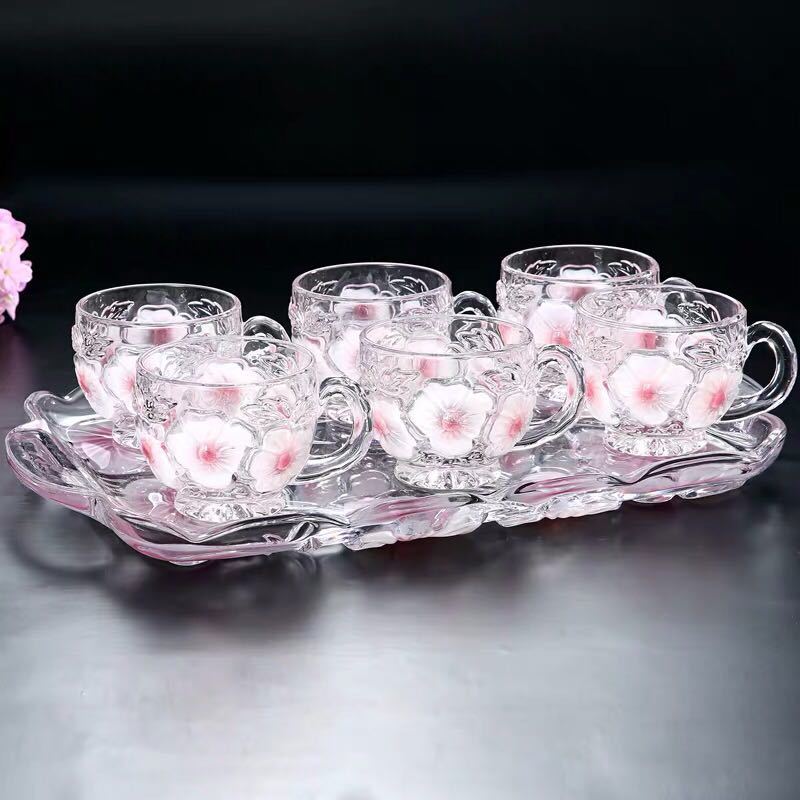 素材・材質:ガラス内容:カップx6点トレーx1点検品のため開封してある場合があります。複数ご注文の場合やお急ぎの場合は必ず事前に納期のお質問をお願いいたします。本品は輸入品の為、外箱にへこみ・傷等ある場合がございますが商品に関しては問題あり...