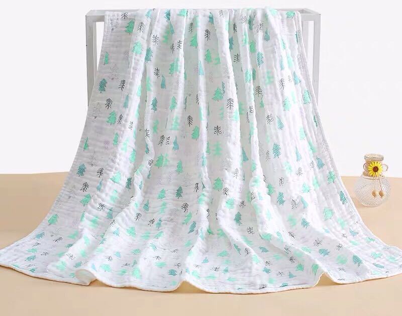 ガーゼを6層に重ねることで、ふんわりし、寒い時は保温性があり、暑い時は汗を吸収してもすぐに乾きさらさらになります。110×110センチの大きなサイズなので、敷布団のカバーとしても、もちろん掛け布団として！！ベビーカーの下に敷いたり、上にさっ...