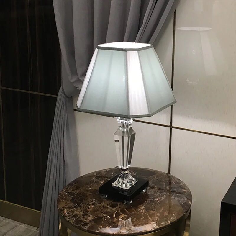 【商品仕様】個口数：1 （〜40Wまで対応）E26白熱球、電球型蛍光灯、LED電球使用可能使用電球：1個（※電球は付属しておりません）石【商品サイズ（単位約mm）】商品外寸：幅約30×高さ約58(cm)※サイズの誤差は多少発生します。ご了承...