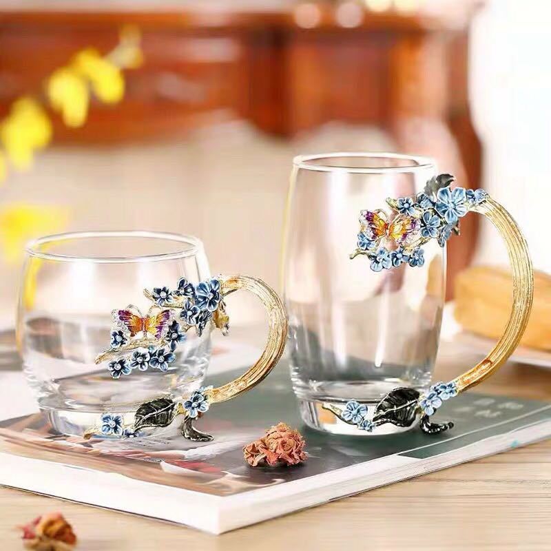 カップ/耐熱ガラス※商品は画像1枚にある物が全てです使用上の注意●強化ガラスではありません。ひねったりぶつけたり落としたりと急激な衝撃で破損する場合があります。●熱湯を入れた際や加熱後のガラス表面は非常に熱くなっております。火傷をしないよう...