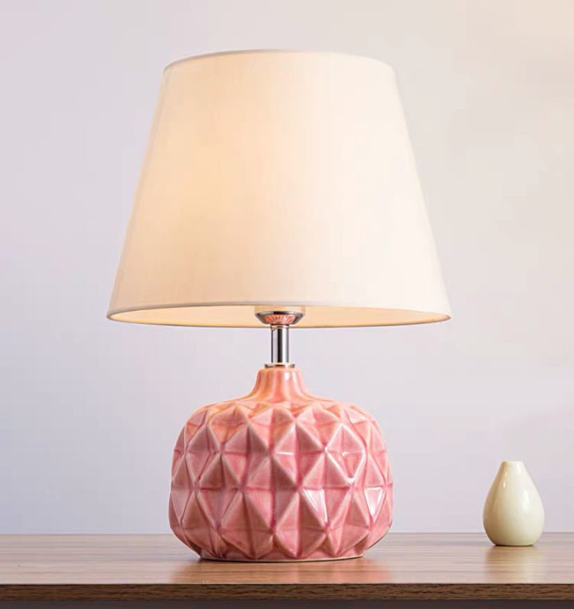 【商品仕様】個口数：1 （〜40Wまで対応）E26白熱球、電球型蛍光灯、LED電球使用可能使用電球：1個（※電球は付属しておりません）商品外寸：幅約30 x 高さ約42 (cm)※サイズの誤差は多少発生します。ご了承下さい。購入後のキャンセ...