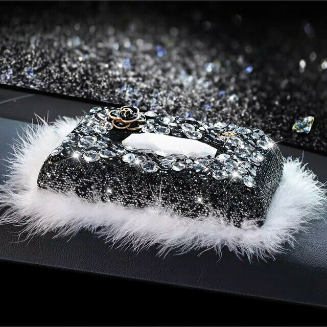 商品説明輝く取出し口とラインストーンはキラキラしている感じです。上品で高級感のある仕上がりになって、インテリア性にも優れた商品です。ケースとシート ケースサイズ：24x14x6cm 材質：ラインストーン お客様のご覧になっているモニター等に...