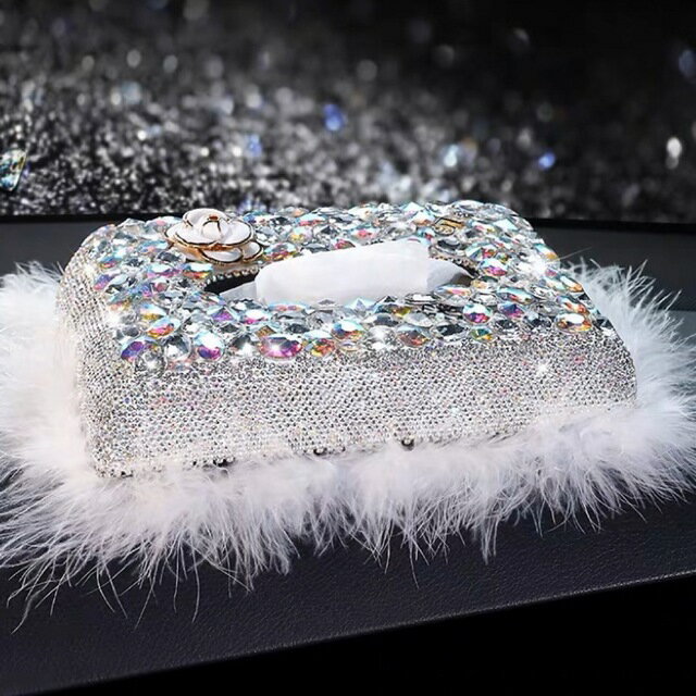 商品説明輝く取出し口とラインストーンはキラキラしている感じです。上品で高級感のある仕上がりになって、インテリア性にも優れた商品です。ケースとシート ケースサイズ：24x14x6cm 材質：ラインストーン お客様のご覧になっているモニター等に...