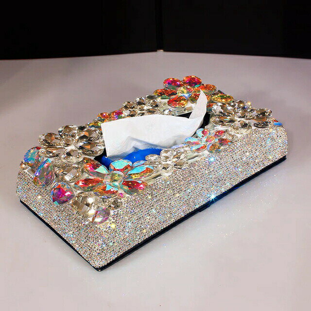 商品説明輝く取出し口とラインストーンはキラキラしている感じです。上品で高級感のある仕上がりになって、インテリア性にも優れた商品です。 商品サイズ：24x14x6cm 材質：メタクリル樹脂、ラインストーン お客様のご覧になっているモニター等に...