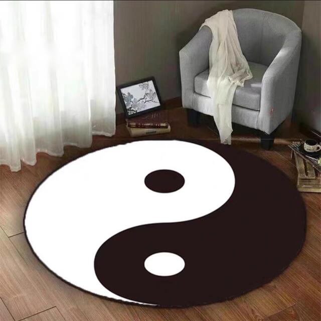 商品説明サイズ：120（cm)厚さ：0.6cm素材表地：ポリエステル裏面：不織布(PVC点滑り止め)サイズオーダー可能です発送の際、折り畳んでの発送となりますので、ご理解の上ご購入お願い致します。 お客様のご覧になっているモニター等により多...