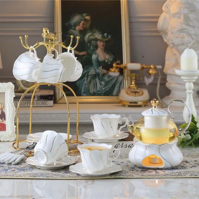 商品説明素材・材質:陶器セット内容:カップ＆ソーサー6客ティーポットx1点ウォーマーx1点スプーンx6点カップランクx1点 お客様のご覧になっているモニター等により多少色が異なる場合がございます。あらかじめご了承ください。 複数ご注文の場合...