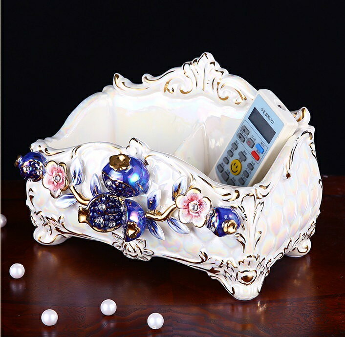 ．ティッシュケース 小物入れ　収納付きティッシュケース：25 x 15 x 19 （*） 材質：陶器 お客様のご覧になっているモニター等により多少色が異なる場合がございます。あらかじめご了承ください。 複数ご注文の場合やお急ぎの場合は必ず事...