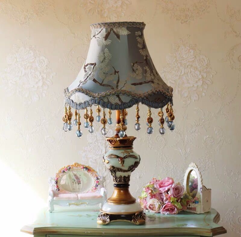 個口数：1 （〜40Wまで対応）E26白熱球、電球型蛍光灯、LED使用電球：1個商品外寸：31x50 (cm)付属のシェード(かさ)を取り付け、家庭用の一般的な40wの電球ですぐに使用できます。※サイズの誤差は多少発生します。ご了承下さい。...