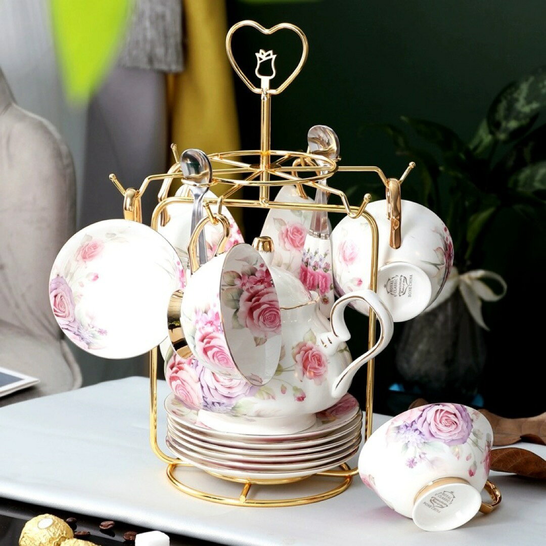 商品説明材質:陶器セット内容:カップ＆ソーサー6客ティーポットx1点カップランクx1点 お客様のご覧になっているモニター等により多少色が異なる場合がございます。あらかじめご了承ください。複数ご注文の場合やお急ぎの場合は必ず事前に納期のお質問...