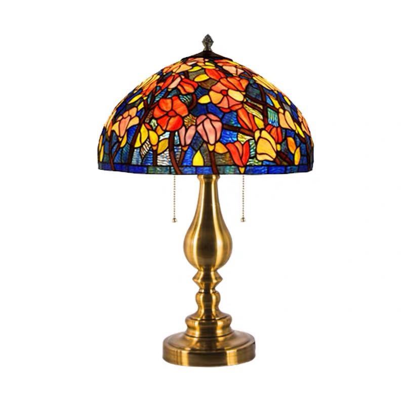 美しいガラスはどこから見ても華やかで美しい。繊細な造りの素敵なステンドランプ消灯時も素敵なインテリアになりますねサイズ ：約 幅40 x 高さ56 （cm）ワット数 ： 電球40W×3個（E26）素材：ガラス、樹脂、合金、鉄、銅 購入後のキ...