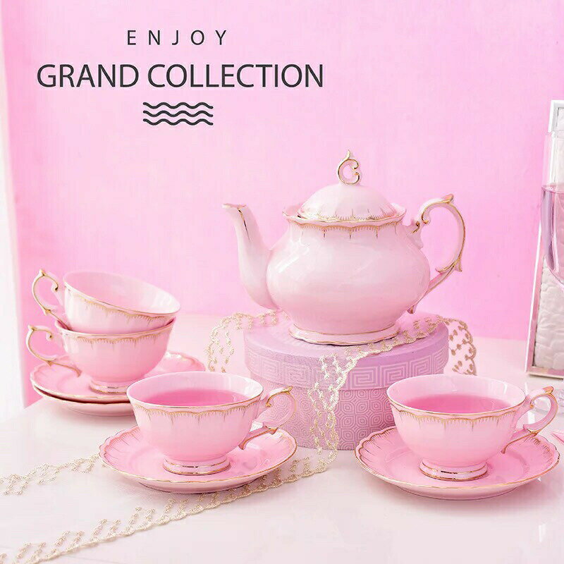 商品説明◇華やかなテーブルウェアは、婚礼祝いや引越し祝いなど、新生活を初める方への贈り物としても人気です。・色とりどりの花々が描かれた器。テーブルを華やかに演出してくれます。・美しいカップで華やかなティータイムを。ティーポットがついた6個組...