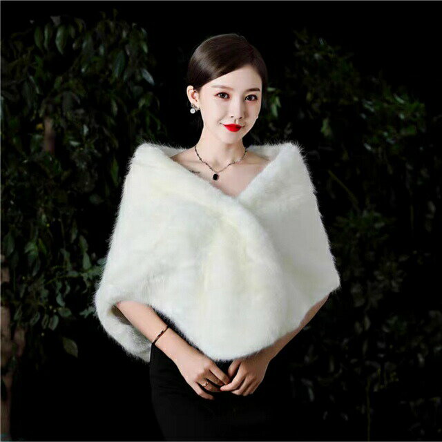 商品説明商品詳細素材：フェイクファー、ポリエステル新品お客様のご覧になっているモニター等により多少色が異なる場合がございます。あらかじめご了承ください。複数ご注文の場合やお急ぎの場合は必ず事前に納期のお質問をお願いいたします。サイズの誤差は...