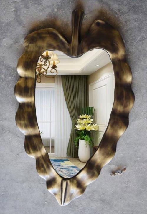 外寸サイズ(cm) ： 幅44 x 高74（cm）材質 ： ミラー、樹脂、木、他複数ご注文の場合やお急ぎの場合は必ず事前に納期のお質問をお願いいたします。注意事項1、こちらの商品は海外製の新品です。撮影時の照明やPC環境によって実際の商品と...