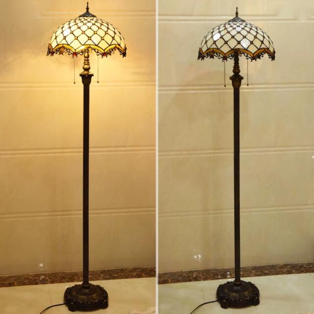 商品説明美しいガラスはどこから見ても華やかで美しい。繊細な造りの素敵なステンドランプ消灯時も素敵なインテリアになりますねサイズ?：幅40?x高さ165cmワット数?：40w?x?2（口金?E26）素材：ガラス、樹脂、合金、鉄お客様のご覧にな...