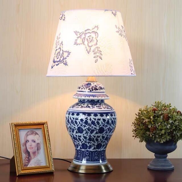 商品説明【商品仕様】個口数：1 （〜40Wまで対応）E26白熱球、電球型蛍光灯、LED電球使用可能使用電球：1個（※電球は付属しておりません）商品外寸：幅約30 x 高さ約55 （cm)お客様のご覧になっているモニター等により多少色が異なる...