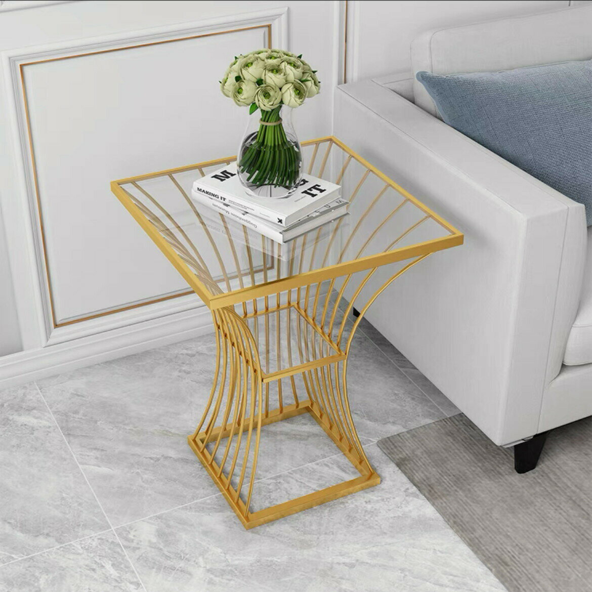 強化ガラスソファサイドシェルフ 寝室用テーブル 高級コーヒーテーブルテーブル【商品詳細】状態：新品未使用サイズ：幅48 x高さ60 (CM)材質：金属丶強化ガラス丶ラッカー塗装 丶他お客様のご覧になっているモニター等により多少色が異なる場合...