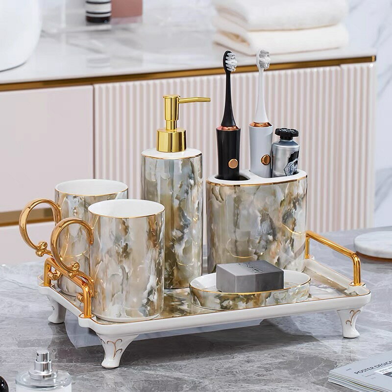 高級サニタリー6点セット．ディスペンサー 歯ブラシスタンド 洗面所用品?生活をカラフル&オシャレに?＜セット内容＞ディスペンサーx1点歯ブラシスタンドx1点石鹸置きx1点カップx2点置き皿x1点材質:陶器お客様のご覧になっているモニター等に...