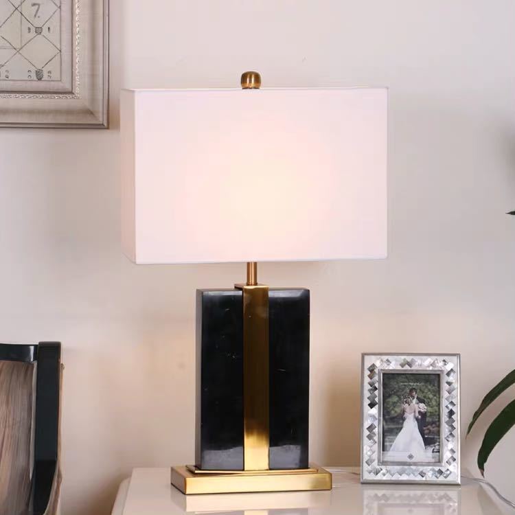 【商品仕様】 ■個口数：1 （〜40Wまで対応） ■E26白熱球、電球型蛍光灯、LED電球使用可能 ■使用電球：1個（※電球は付属しておりません） ■商品外寸：幅約40 x 高さ約64 (cm) ----------------------...