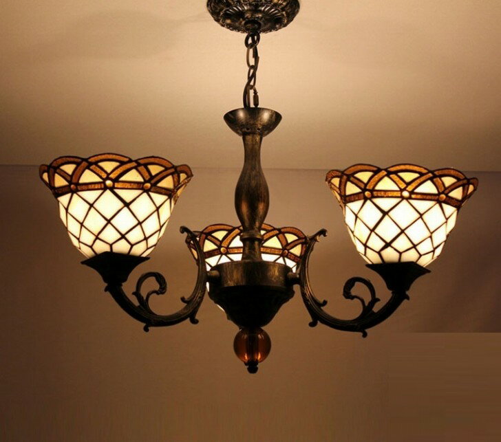 ■個口数：1 （〜60Wまで対応） ■E26白熱球、電球型蛍光灯、LED電球使用可能 ■使用電球：3個（※電球は付属しておりません） 本体サイズ：横約60 x 高さ約55 (cm） 部品材質：金属、合金、樹脂、陶器...等 ★複数ご注文の場...