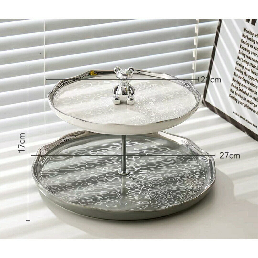 商品説明材質：プレート陶器支柱材質:鉄（クリア塗装）サイズ：プレート(大)：Φ27cmプレート(中)：Φ21cm☆☆★★★★★★★★★★★★★☆☆◆お客様のご覧になっているモニター等により多少色が異なる場合がございます。あらかじめご了承くだ...