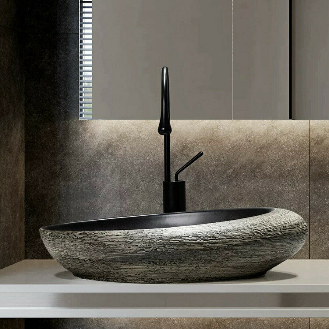 商品説明サイズ（cm）：幅：57奥行き：35高さ：13素材：陶器製取付について：取付工事はお近くの工務店様にご相談してください付属品がすべて含まれております：?ブラック水栓（蛇口）?防臭排水栓?冷温対応の給水ホース?防臭排水ホース?アングル...