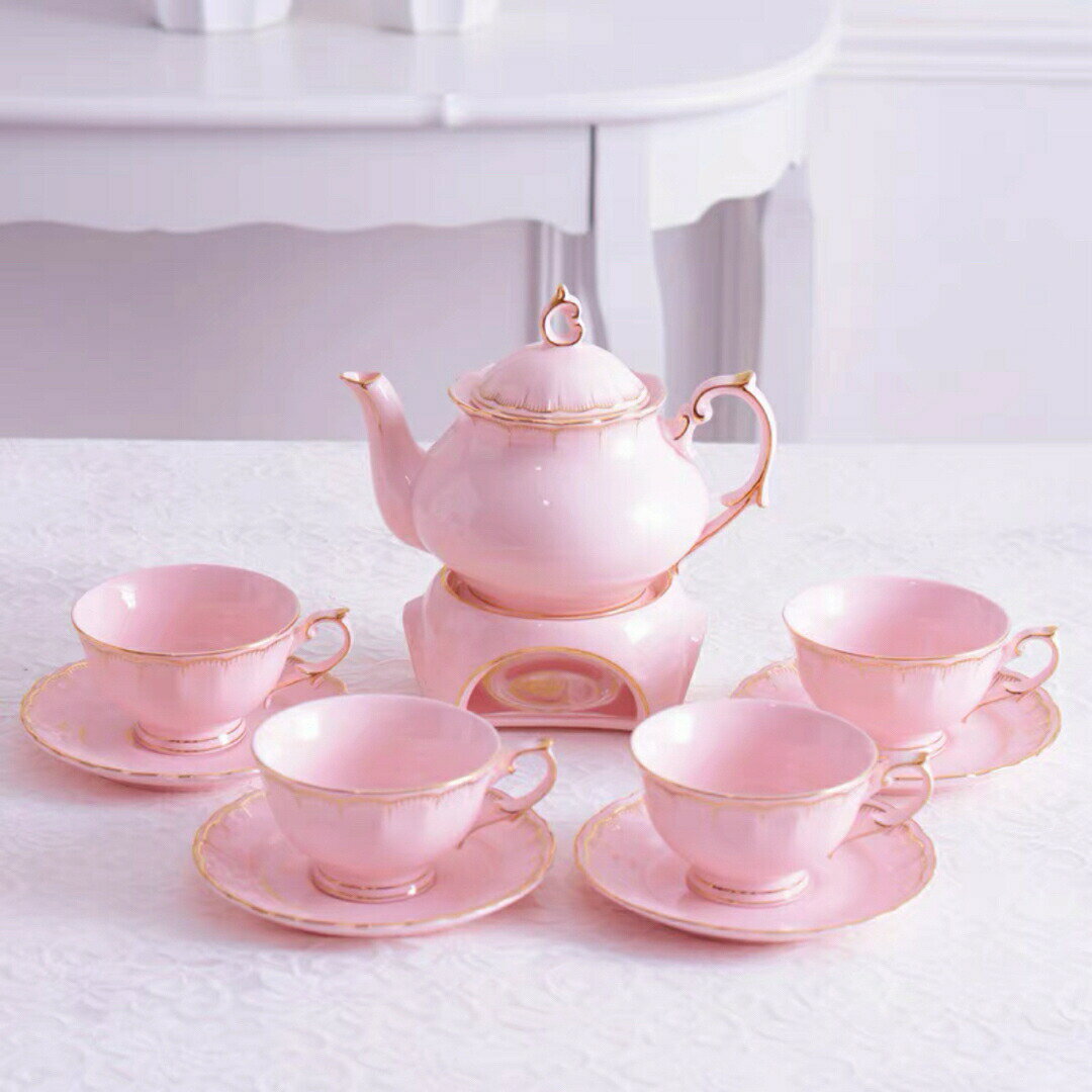 商品説明素材：陶器セット内容:カップ＆ソーサー4客(220ml)ティーポットx1点（850ml)ウォーマーx1点◆お客様のご覧になっているモニター等により多少色が異なる場合がございます。あらかじめご了承ください。◆複数ご注文の場合やお急ぎの...