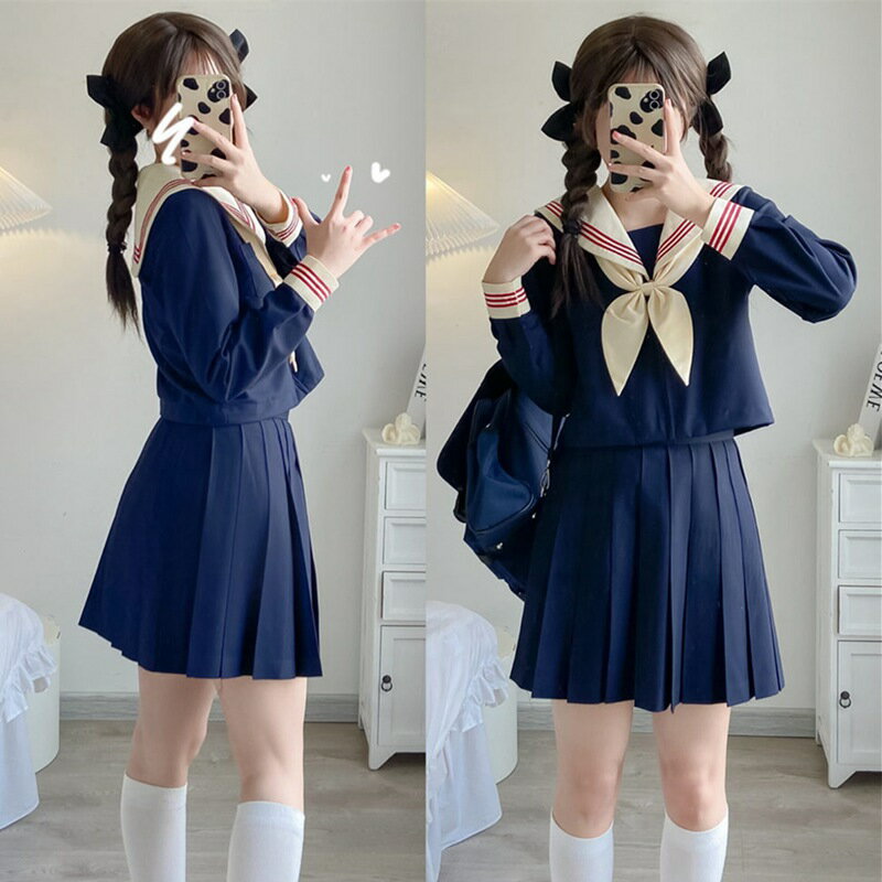 商品内容 （ブラウス＋スカート＋蝶ネクタイ） 大人可愛いセーラー服上下セット ふんわり揺れる可愛いプリーツスカート 結びスカーフも含めております 程よくゆとりのあるシルエット おすすめポイント 《1》幅広いシーンで活躍できるセーラー服 《2...