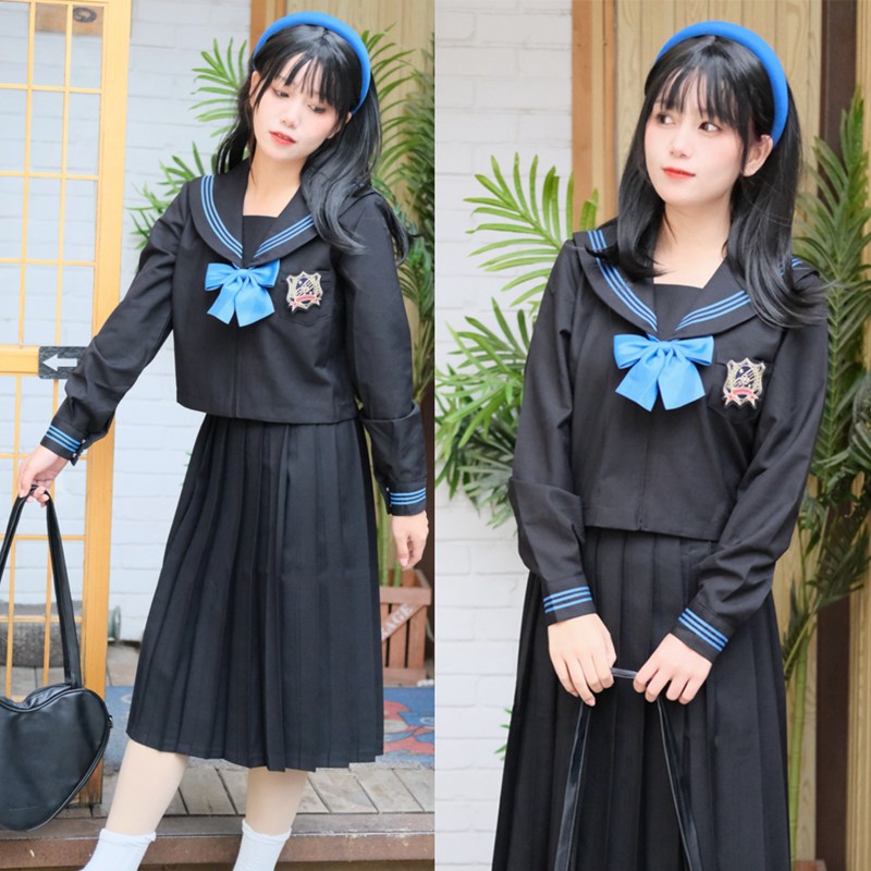 商品内容 （ブラウス＋スカート＋蝶ネクタイ） 大人可愛いセーラー服上下セット ふんわり揺れる可愛いプリーツスカート 結びスカーフも含めております 程よくゆとりのあるシルエット おすすめポイント 《1》幅広いシーンで活躍できるセーラー服 《2...