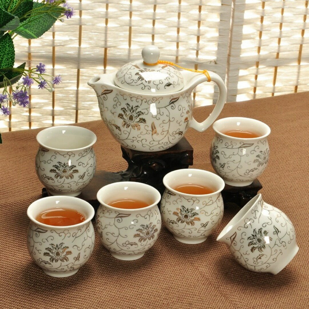 商品説明素材・材質:陶器セット内容:カップx6点（100ml)ティーポットx1点（350ml)◆お客様のご覧になっているモニター等により多少色が異なる場合がございます。あらかじめご了承ください。◆サイズの誤差は多少発生します。ご了承下さい。...