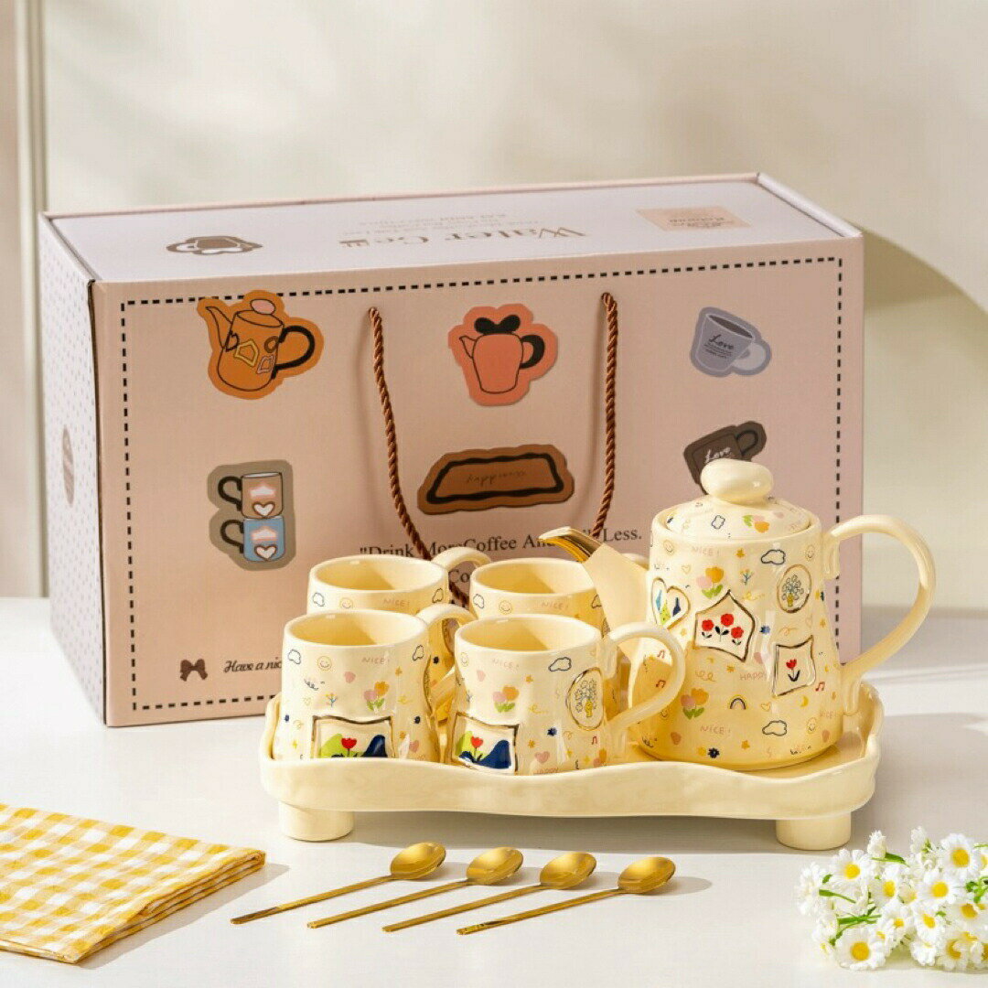 商品説明材質:陶器セット内容:カップx?4客（300ml)ティーポットx1点（900ml)スプーンx?4点トレー?x?1点◆お客様のご覧になっているモニター等により多少色が異なる場合がございます。あらかじめご了承ください。◆複数ご注文の場合...