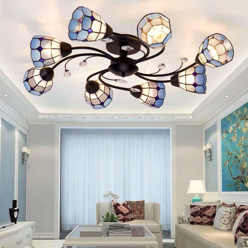 美しいガラスはどこから見ても華やかで美しい。繊細な造りの素敵なステンドランプ 消灯時も素敵なインテリアになりますね サイズ ：約 幅85 x 高さ15 (cm) ワット数 ：電球60W×8個（E26） 素材：ガラス、樹脂、合金、鉄 ★取付工...